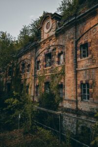 Urbex Photography Guide: Styles, Tips And Photographers