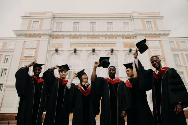 Graduation Picture Ideas: 35 Stunning Sparks - Photogenic Mind