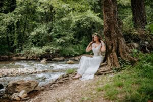 Outdoor Photoshoot Poses: 11 Stunning Poses To Try