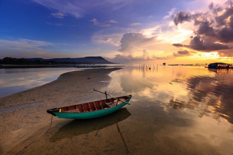 How To Photograph A Beach? 10 Key Factors