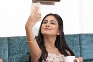 Selfie Poses: 15 Inspiring Ideas To Try Today